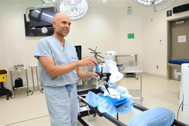 Robot-Assisted Surgery for Spinal Disorders Explained - Hospital News